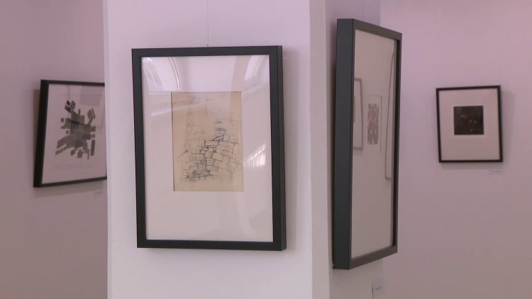 90 fok címmel nyílt meg Orr András grafikusművész kiállítása a Pál ...