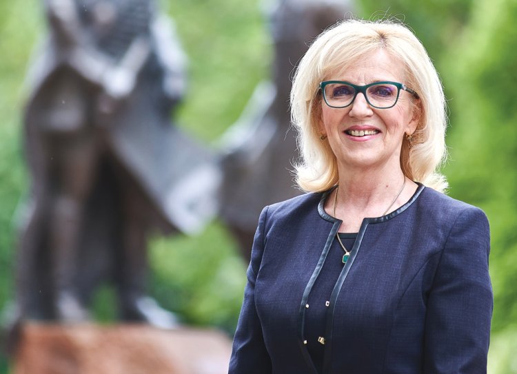 Képviselői sorozat: 3. választókerület: Halkóné dr. Rudolf Éva ...